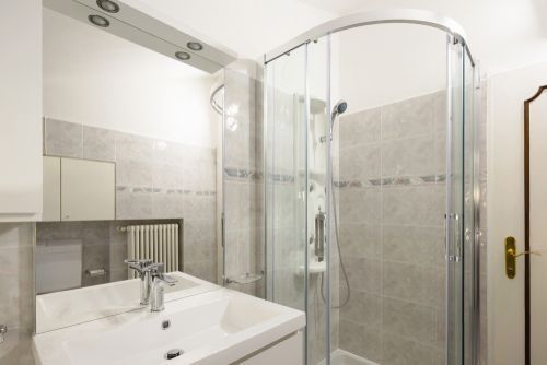 20 Easy to Install Bathroom Glass Partition - Bathroom Designs 2025