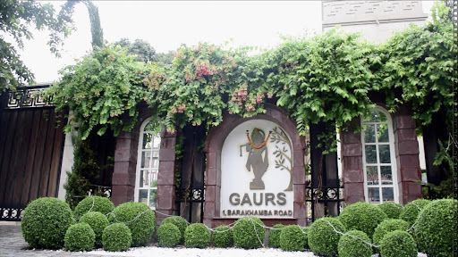 लुटियंस दिल्ली और नोएडा में मनोज गौड़ के आलीशान बंगले