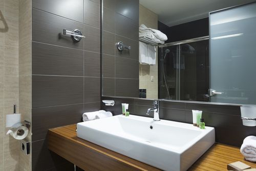 22 Wash Basin Mirror Design Styles for an Appealing Decor