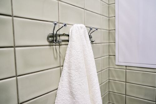 15 Unique Towel Hanger Ideas for an Urban Apartment