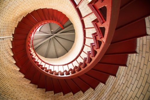 Wanting to Decorate the Stairs in Your Home? Here are 15 Round Stairs ...