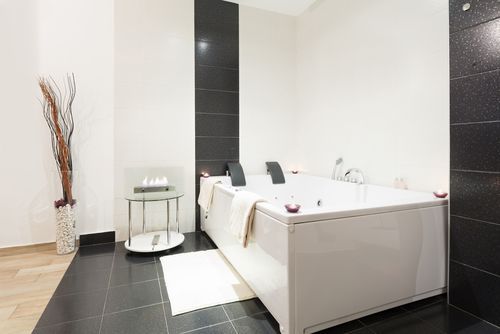 20 Bathroom Jacuzzi Designs for a Lavish Living Space