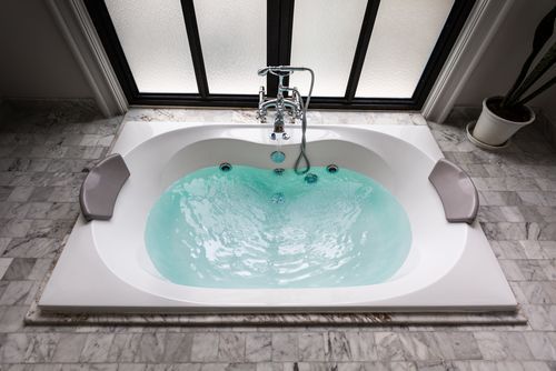 20 Bathroom Jacuzzi Designs for a Lavish Living Space
