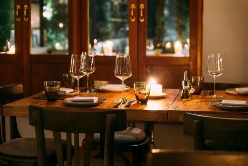 15 Dining Table Set Ideas to Be the Perfect Host for Dinner Parties