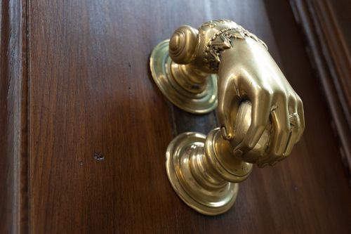 15 Antique Door Handles For a Classy and Rich Look