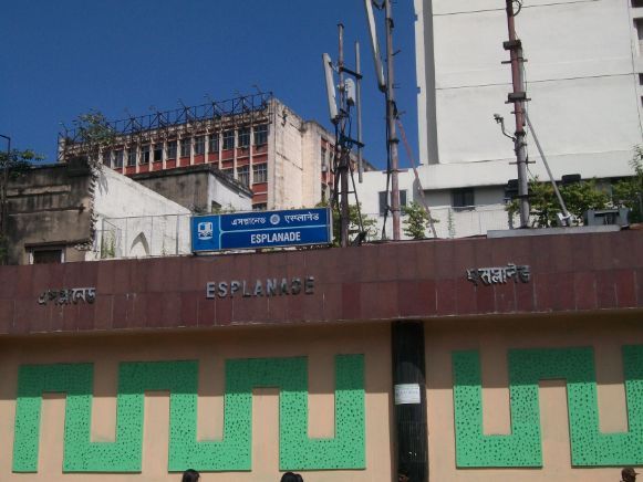 𝐄𝐬𝐩𝐥𝐚𝐧𝐚𝐝𝐞 𝐌𝐞𝐭𝐫𝐨 𝐑𝐚𝐢𝐥 𝐒𝐭𝐚𝐭𝐢𝐨𝐧 in Kolkata - Main Interchange Station