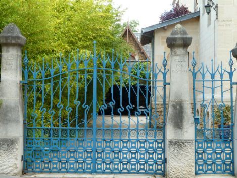 14 Main Gate Paint Colours - Simple Yet Appealing