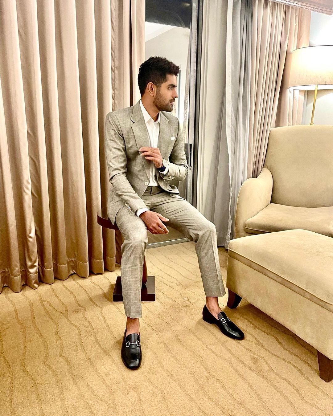 બાબર આઝમ હાઉસ લાહોરમાં અંદરનું દૃશ્ય નેટવર્થ અને વધુ