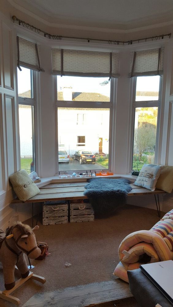 8 स्टाइलिश बे विंडो डिज़ाइन - जो आपके घर को एक शानदार और खुला एहसास देते हैं