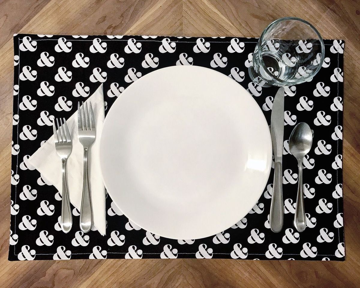 Dining Table Mats - Types & Styles with Image Gallery