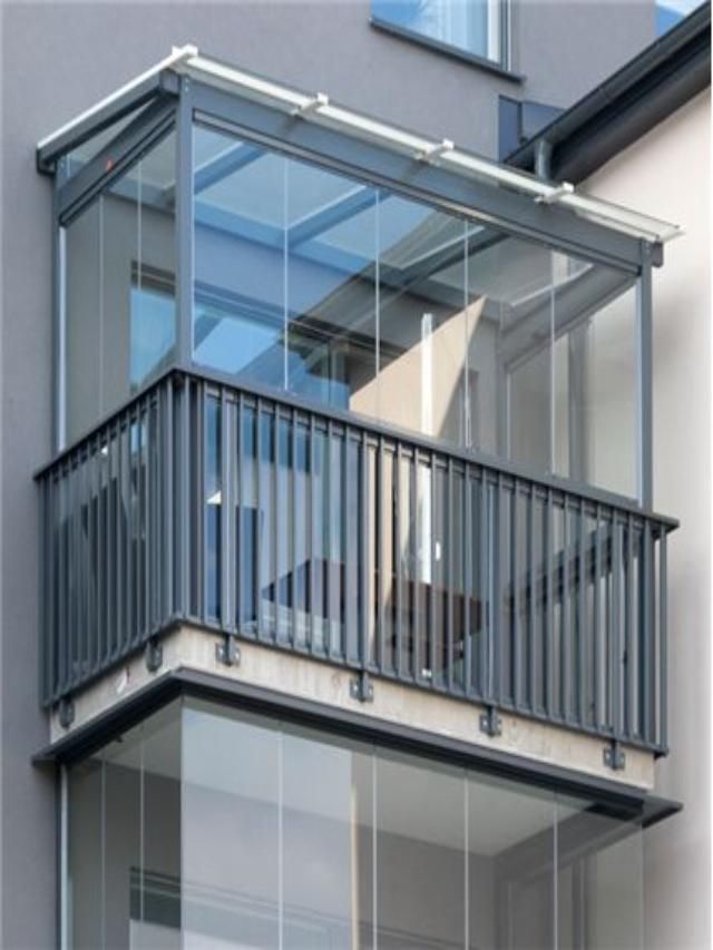 7 Unique and Beautiful Glass Balcony Designs