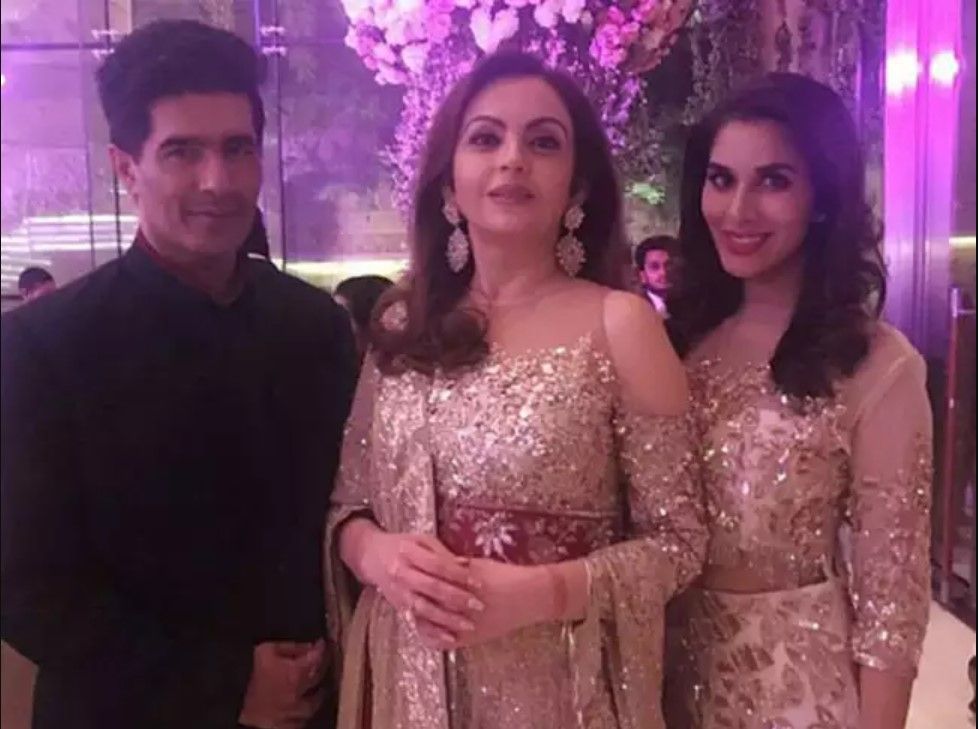 नया सदन मनोज मोदी रिलायंस का - मुकेश अंबानी द्वारा उपहार में दिया गया ...