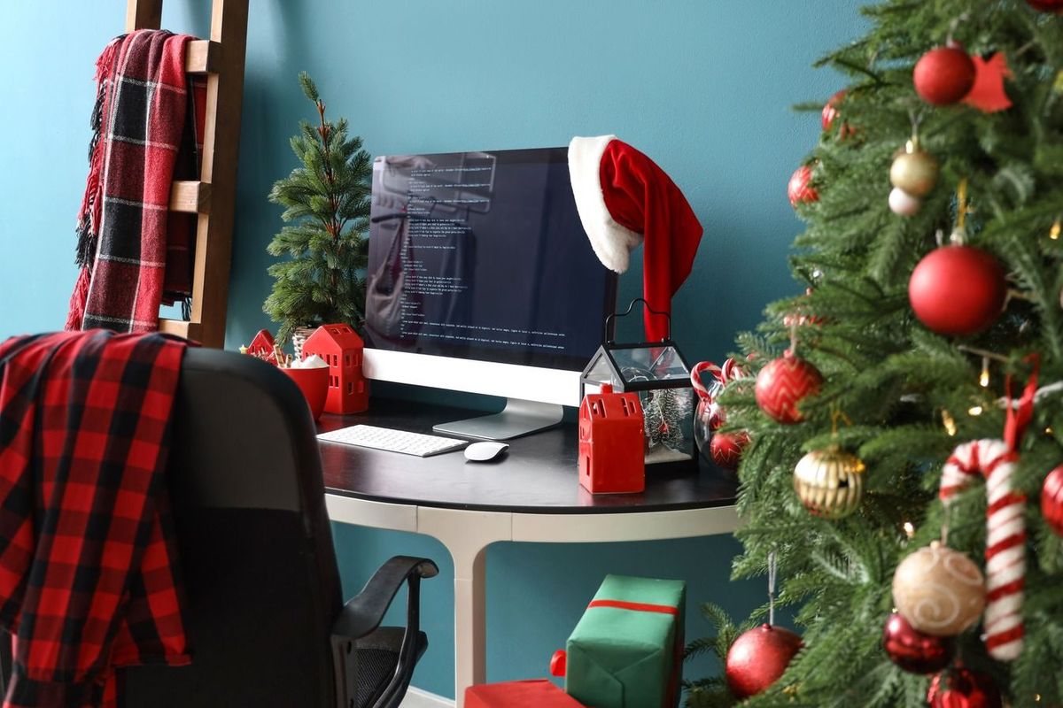 Top 13 Christmas Bay Decoration Ideas For Office