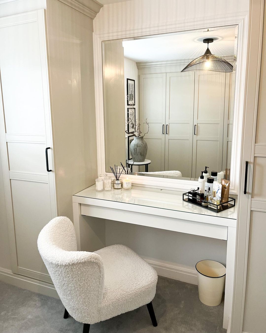 7 Dressing Room Designs That Look Glamorous And Fit Well Into Your Space