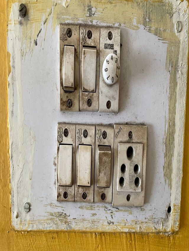 5 Instant Hacks to Clean Electrical Switch Boards at Home