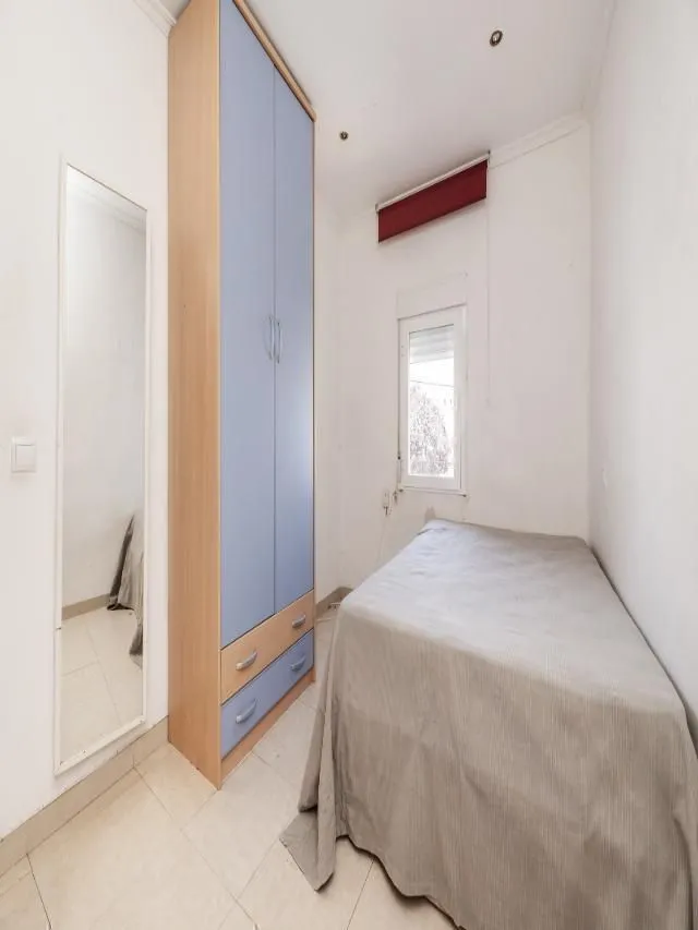 6 Modern Two-Color Wardrobe Design Ideas