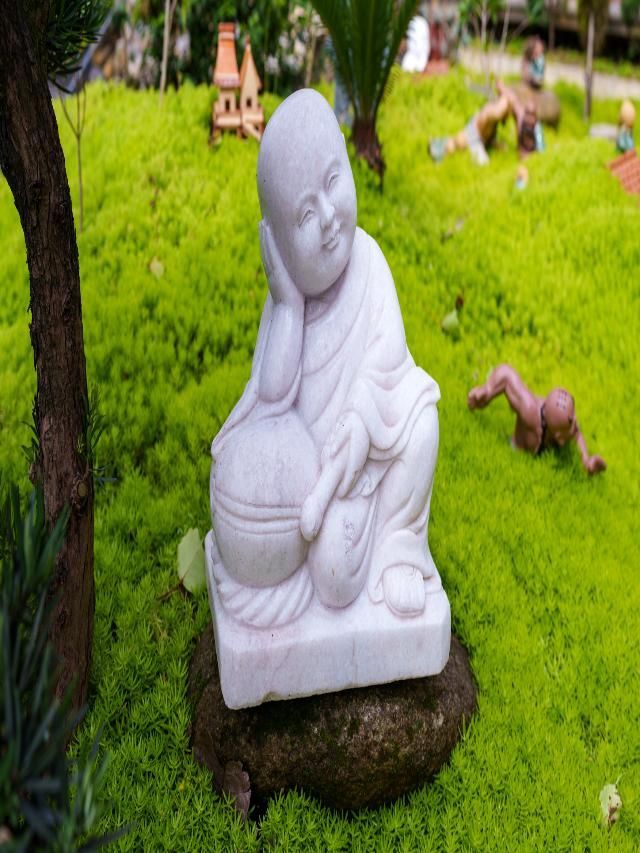 Types of Laughing Buddha Statue & Significance
