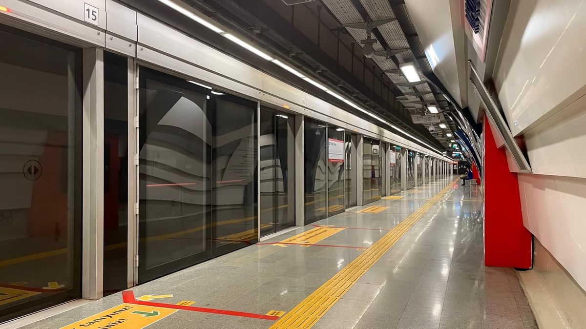 வைட்ஃபீல்ட் மெட்ரோ நிலையம் பெங்களூர் - ஊதா பாதையில் - முந்தைய காடுகோடி ...