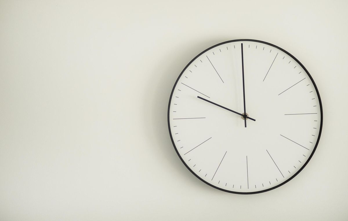 20 Creative Bedroom Wall Clock Designs You Need to See