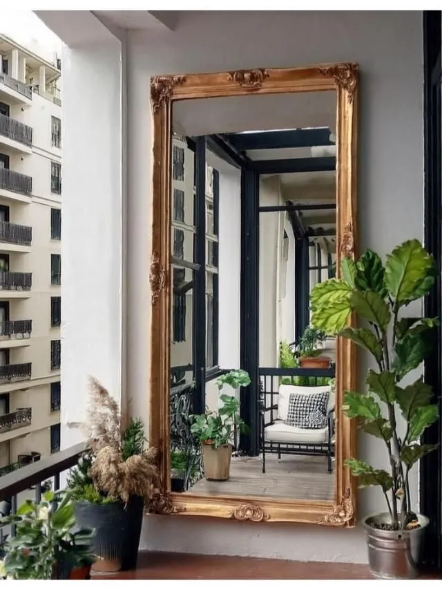 How To Use Mirrors In Balcony Decor