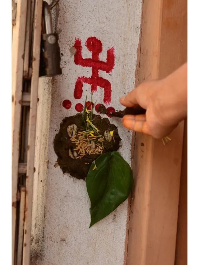 5 Vastu Reasons For Designing The Swastik Symbol At The Entrance