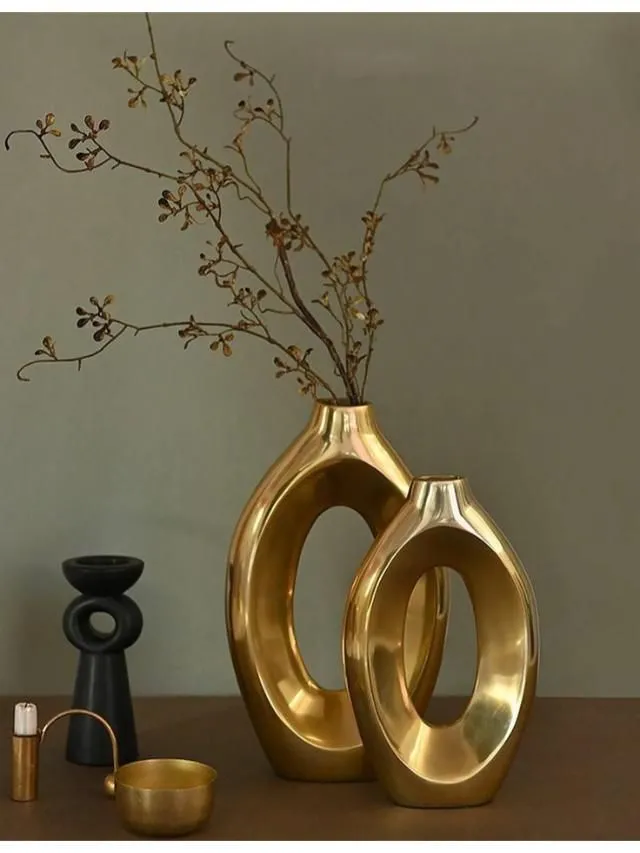 5 Must-Have Metallic Decor Items To Glam Up Your Home