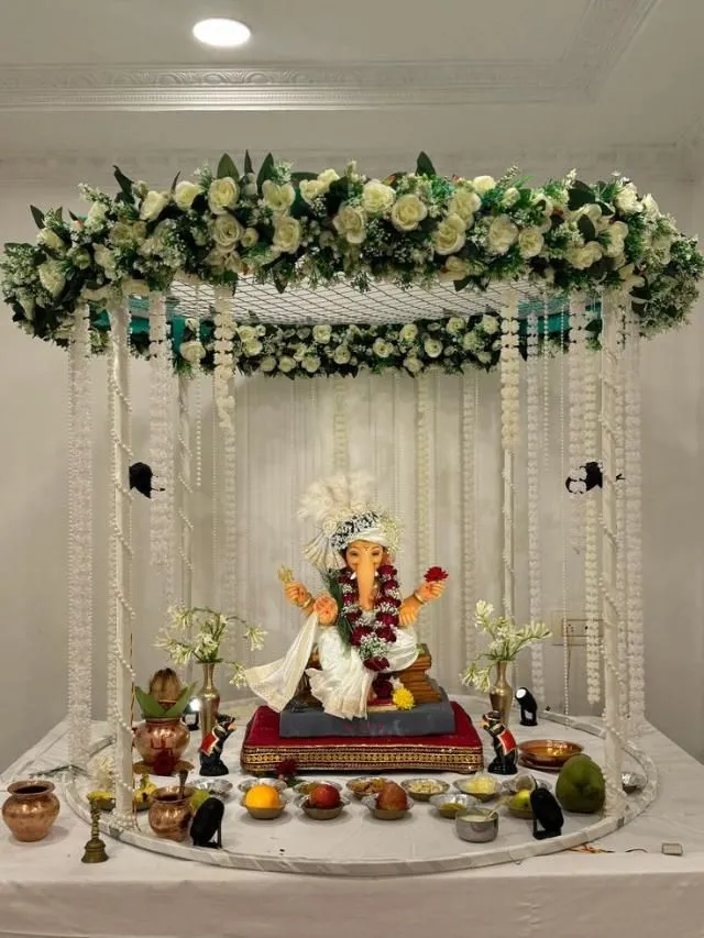 5 Celebrity Homes With a Dedicated Ganesh Mandir Within the House