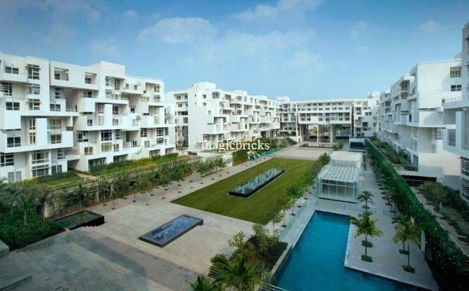 What makes Viman Nagar real estate so popular?