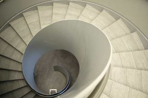 Wanting to Decorate the Stairs in Your Home? Here are 15 Round Stairs ...