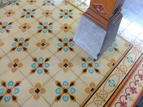 20 Dining Room Floor Designs to Complement Your Home's Vibrant Decor