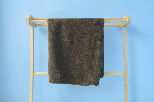 15 Bathroom Towel Racks to Utilize the Space Properly