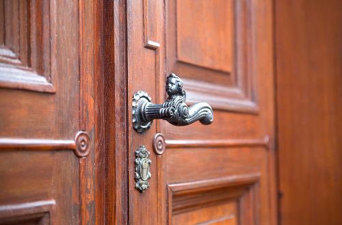 15 Antique Door Handles For a Classy and Rich Look