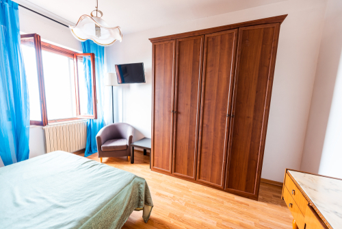 15 Almirah Designs in Room Wall