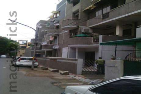 DDA SFS Flats in Dwarka, New Delhi: Price, Brochure, Floor Plan, Reviews