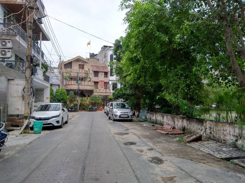 3 BHK Flats in Kiran Vihar, New Delhi: 5+ 3 BHK Flats for Sale in Kiran Vihar