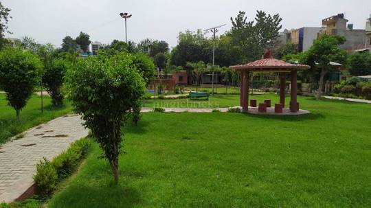 PG in Botanical Garden Metro station, Noida - Boys & Girls Paying Guest ...