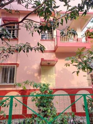 PG for working professionals in Dhakuria Station Road / Kolkata