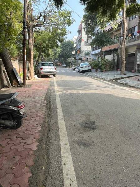 Buy 7 BHK Residential House in D Block Sector 30, Noida - 4035 Sq-ft ...