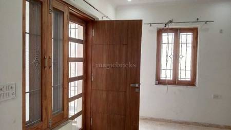 Owner 162 Sq-m > 10 BHK Residential House for Rent in B Block Sector 31