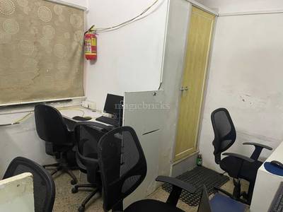 Rent Commercial Shop in Sayajigunj,Vadodara - 500 Sq-ft